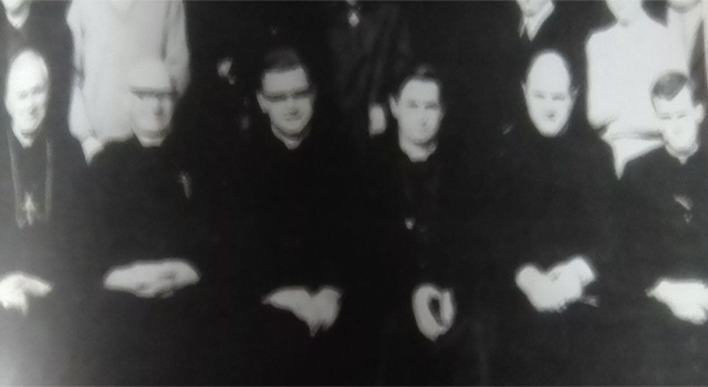 Abbé Daniel Maréchal, sédévacantiste, ex-FSSPX, se présente et défend l ...